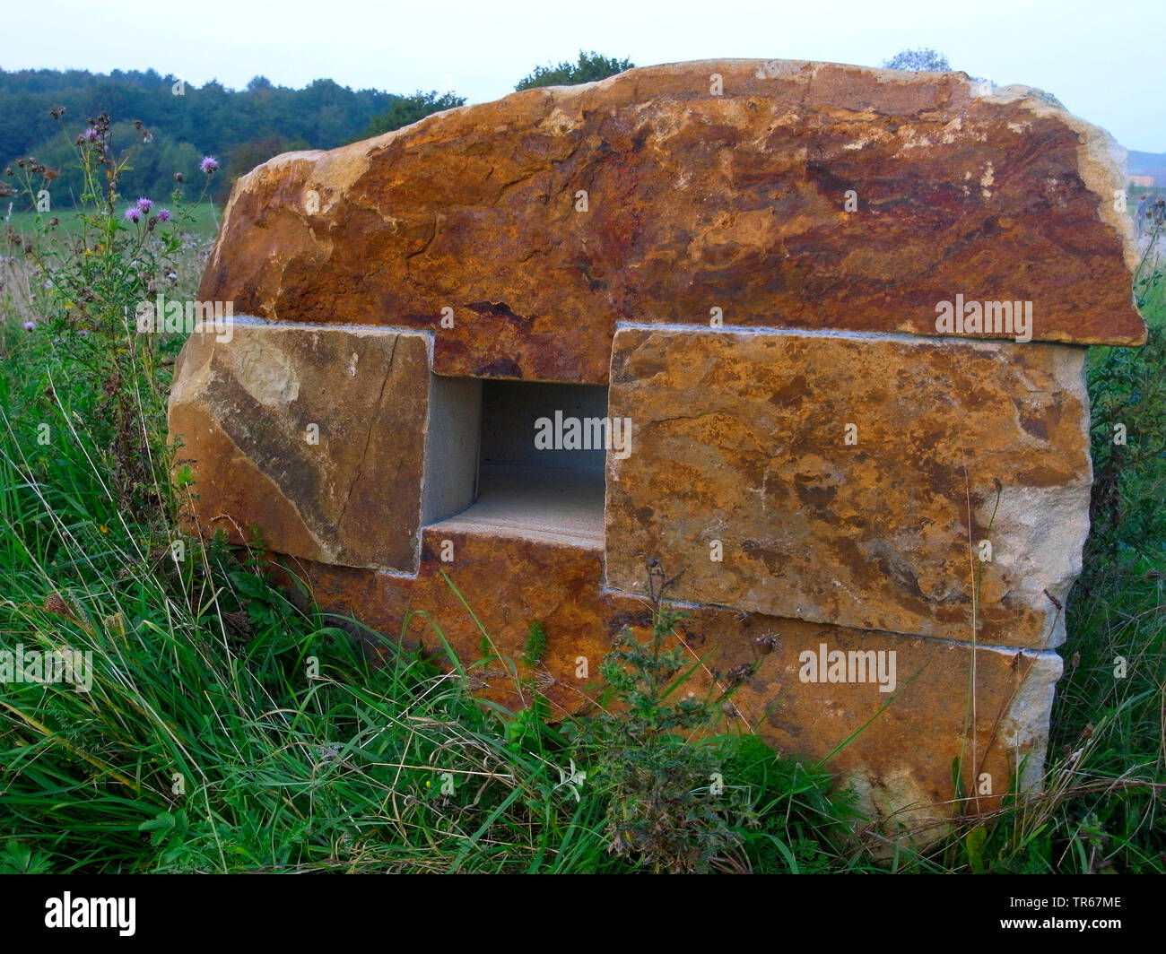 Stone age tomb hi-res stock photography and images - Alamy
