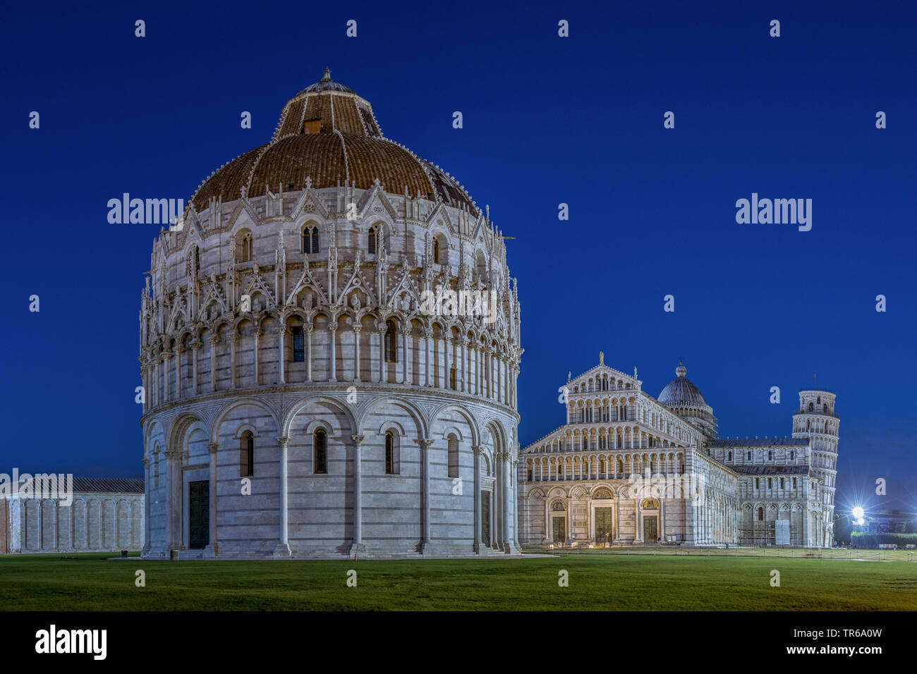The leaning tower of pisa in pisa hi-res stock photography and images ...