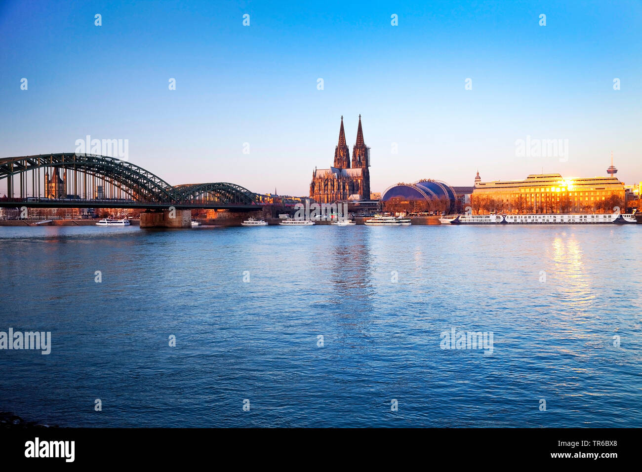 Cologne cathedral sunrise scene hi-res stock photography and images - Alamy