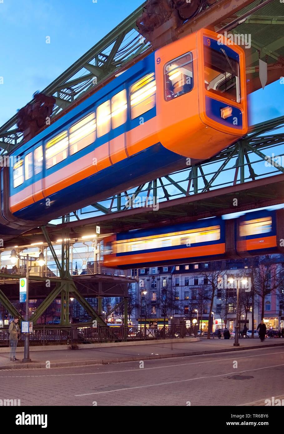 Overhead railways hi-res stock photography and images - Alamy