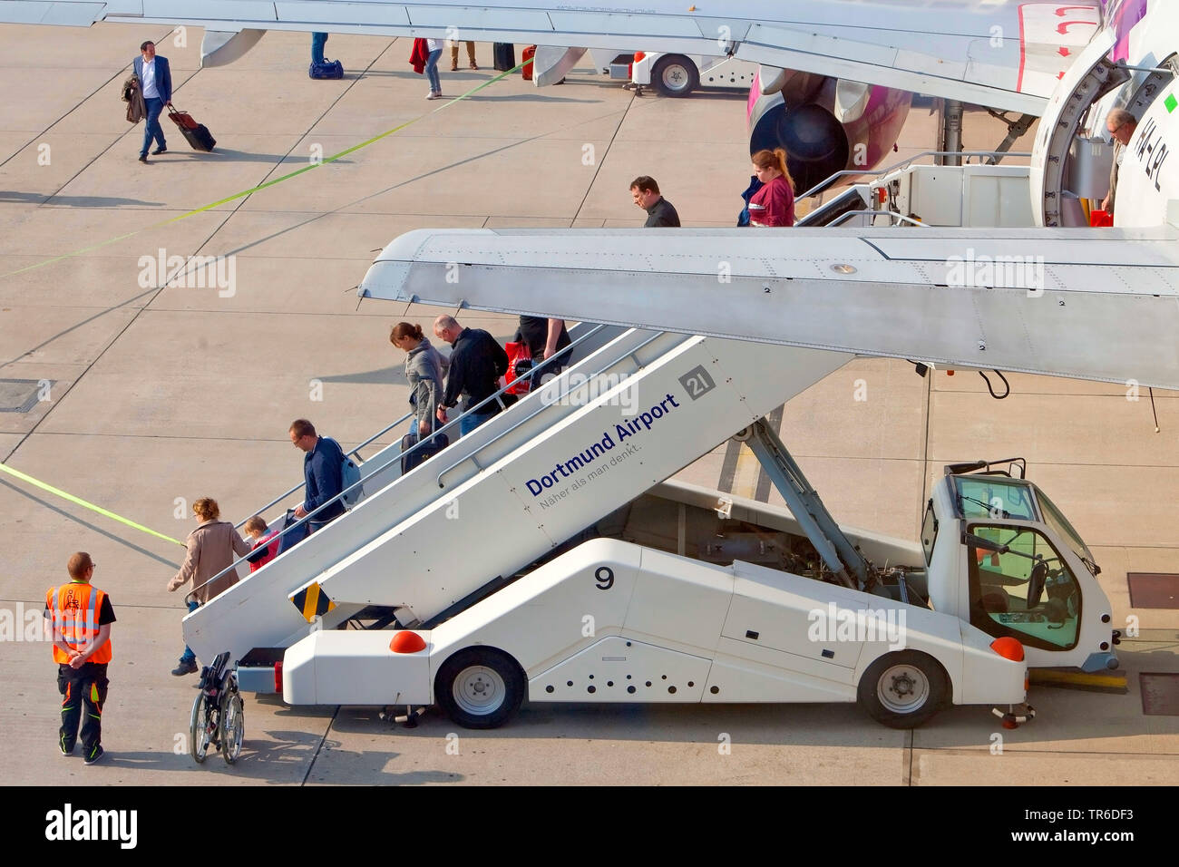 Jet plane position hi-res stock photography and images - Alamy
