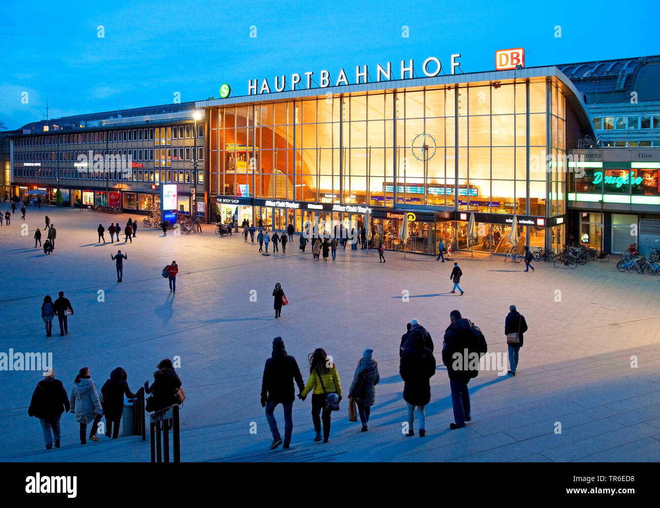 main station square in evening light, Germany, North Rhine-Westphalia ...