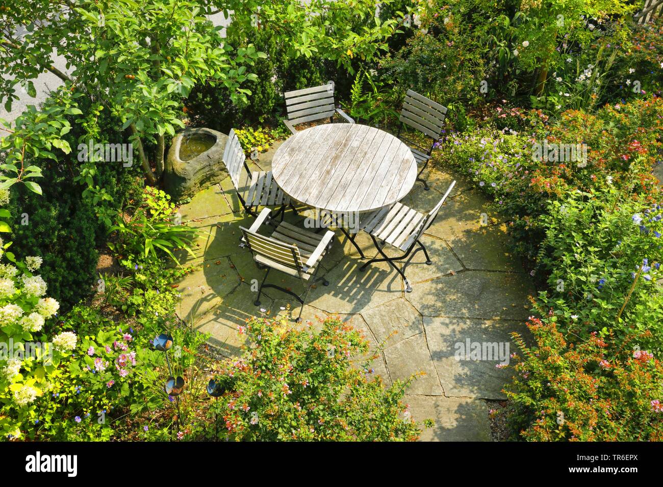 Garden Seating Furniture Stock Photos & Garden Seating Furniture Stock ...