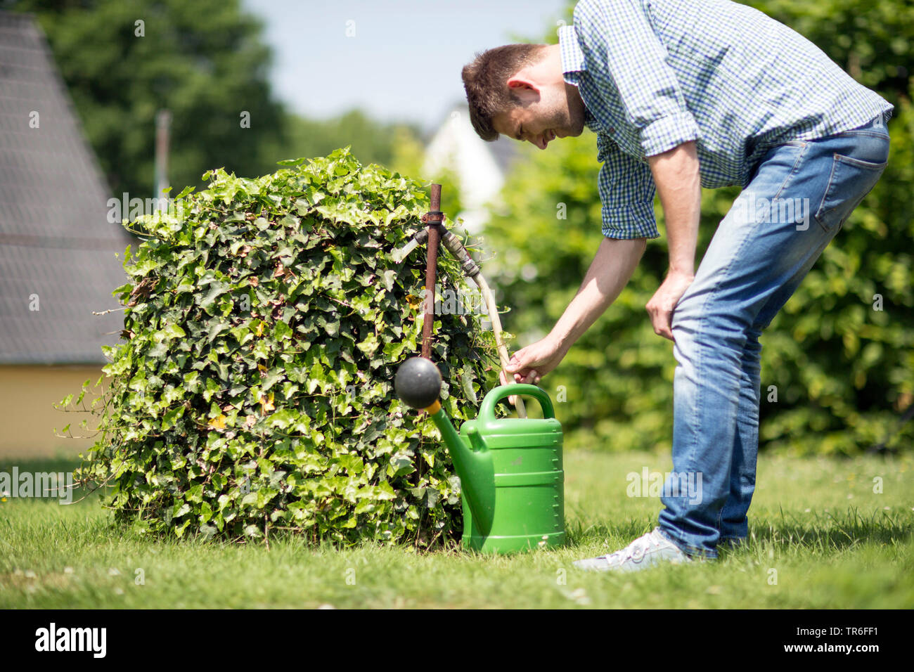 Filling water hi-res stock photography and images - Alamy