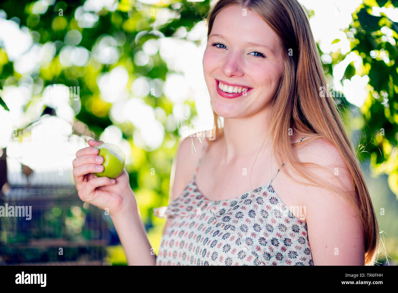 Portrait of a young woman eating an apple hi-res stock photography and ...