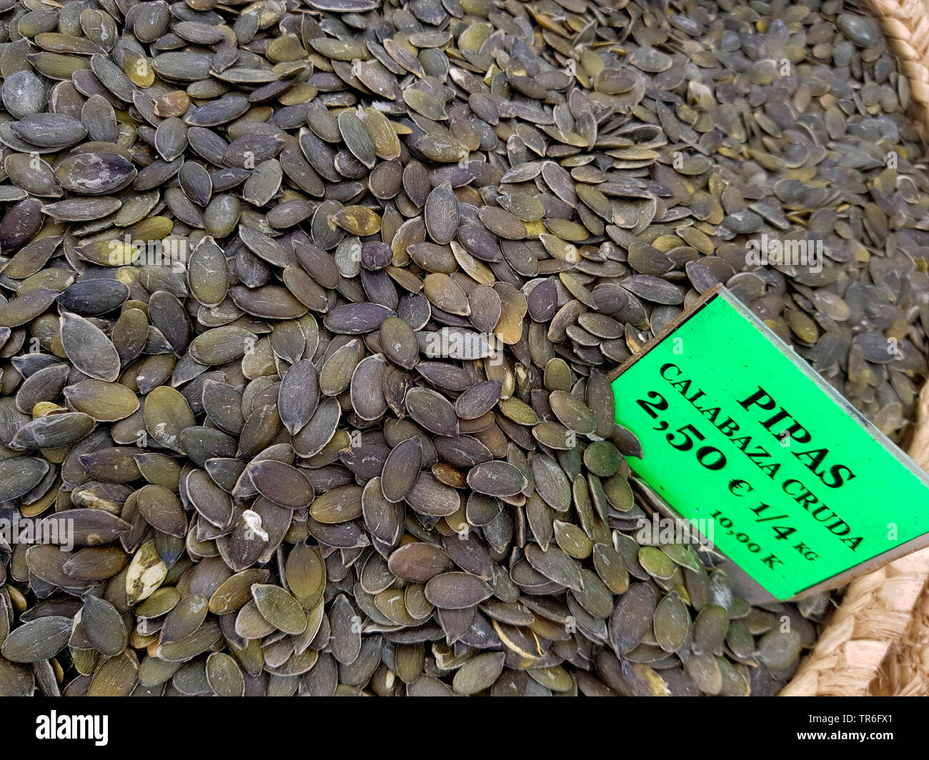 Seeds stand hi-res stock photography and images - Alamy