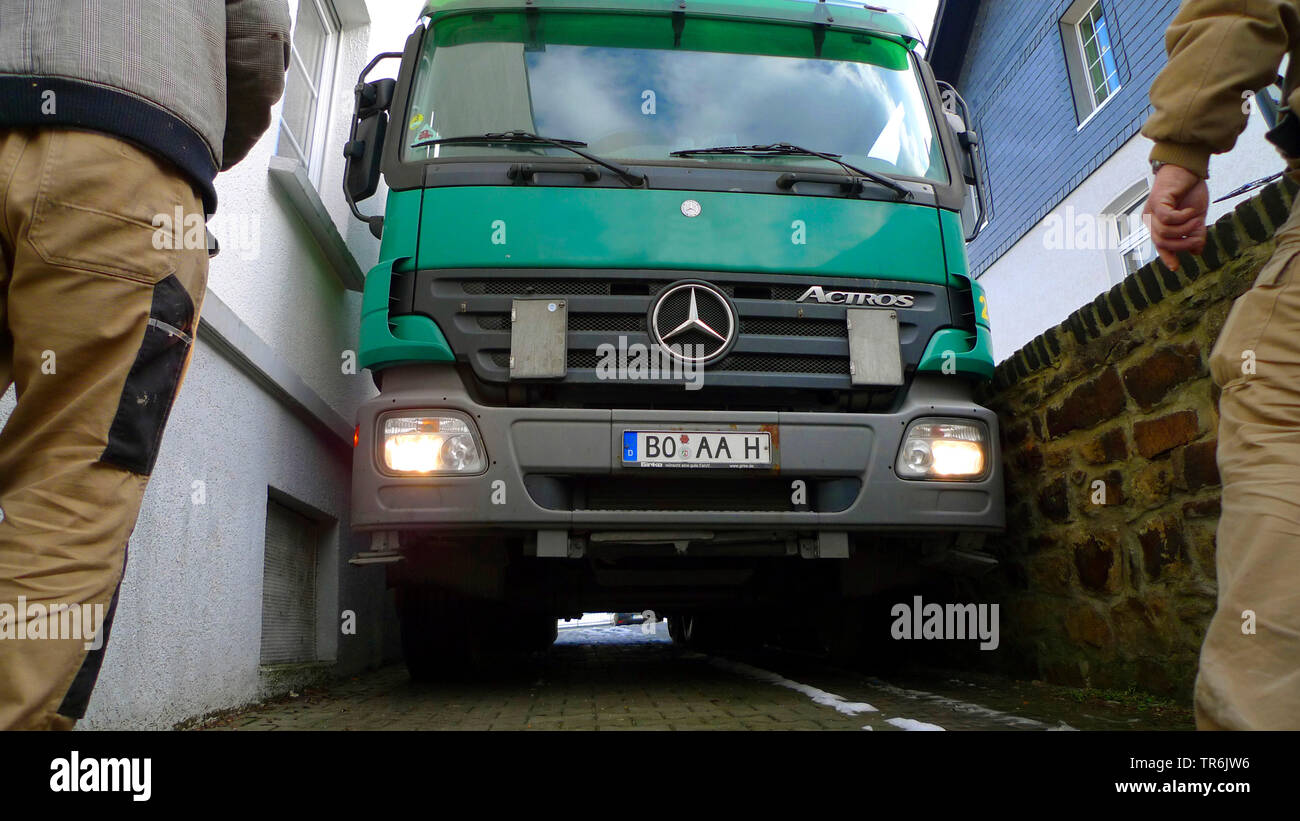 Lorry containers hi-res stock photography and images - Alamy