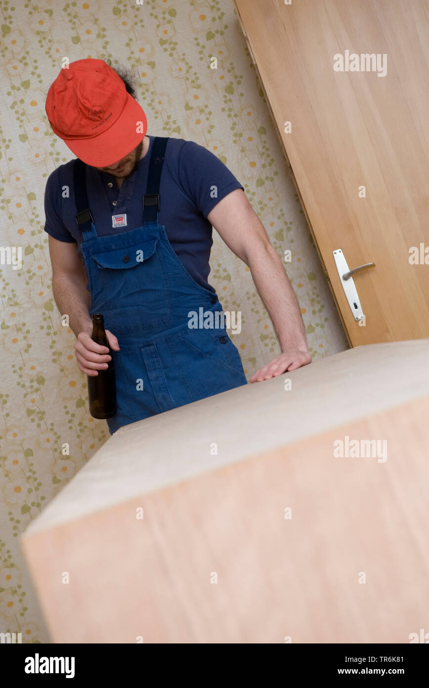 Unskilled labour hi-res stock photography and images - Alamy