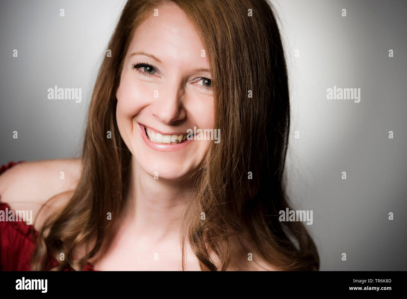 Models laughing hi-res stock photography and images - Alamy