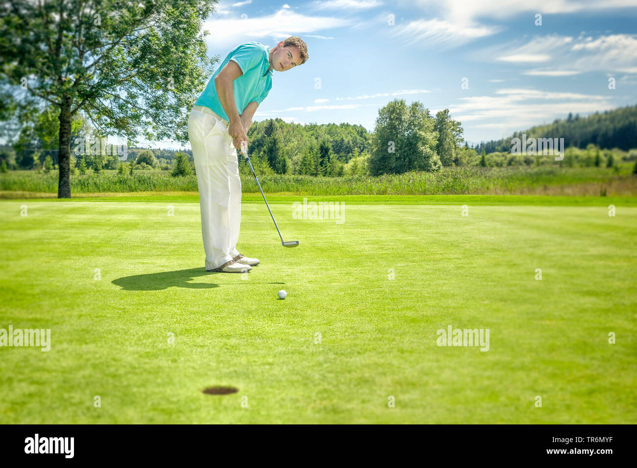 Guys playing golf hi-res stock photography and images - Alamy