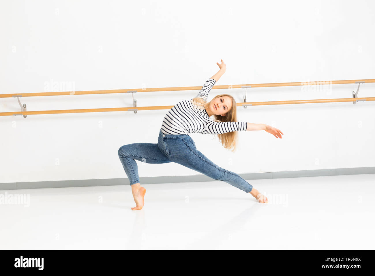 Beautiful young ballet dancers in hi-res stock photography and images ...