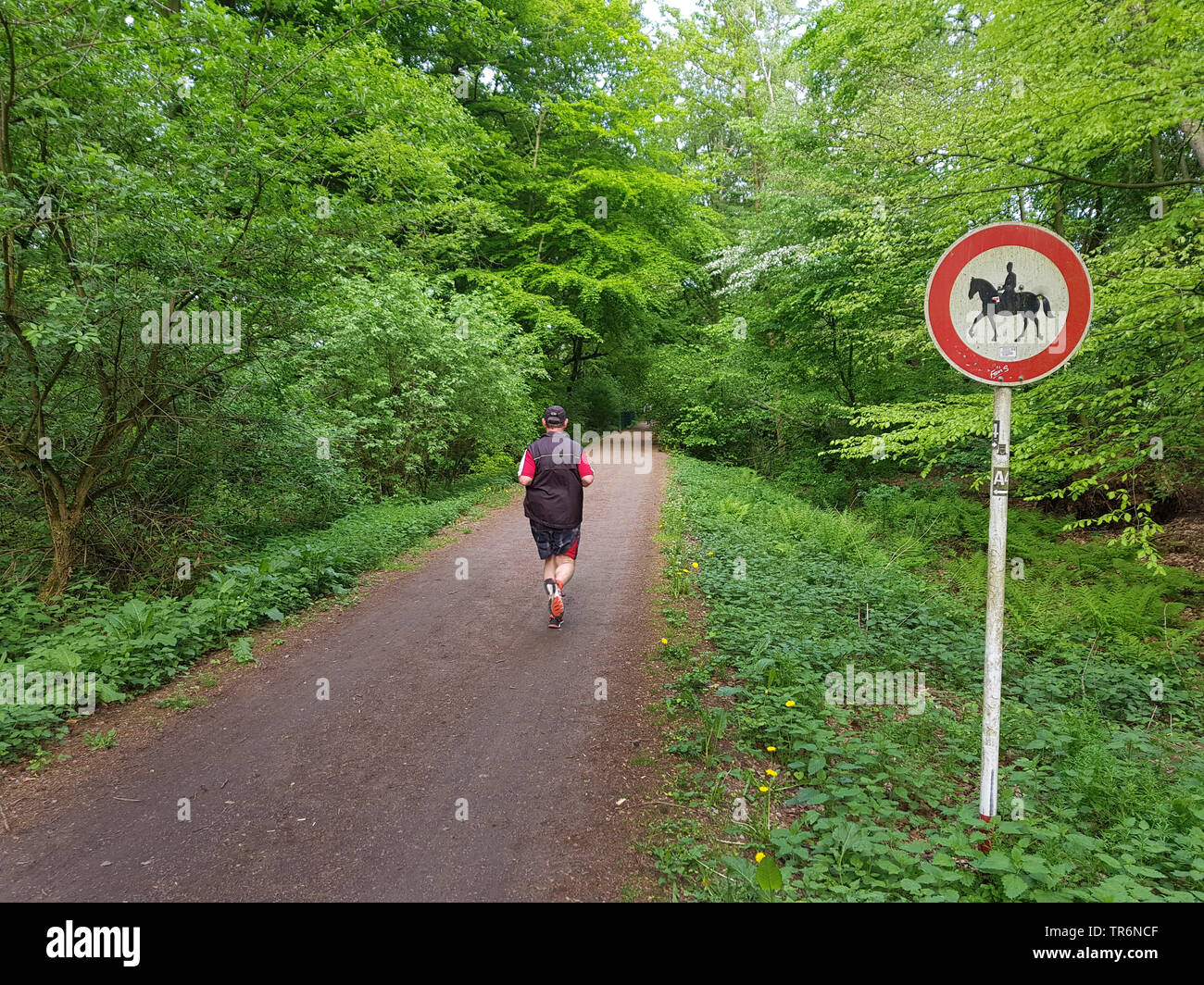 Jogging track sign hi-res stock photography and images - Alamy