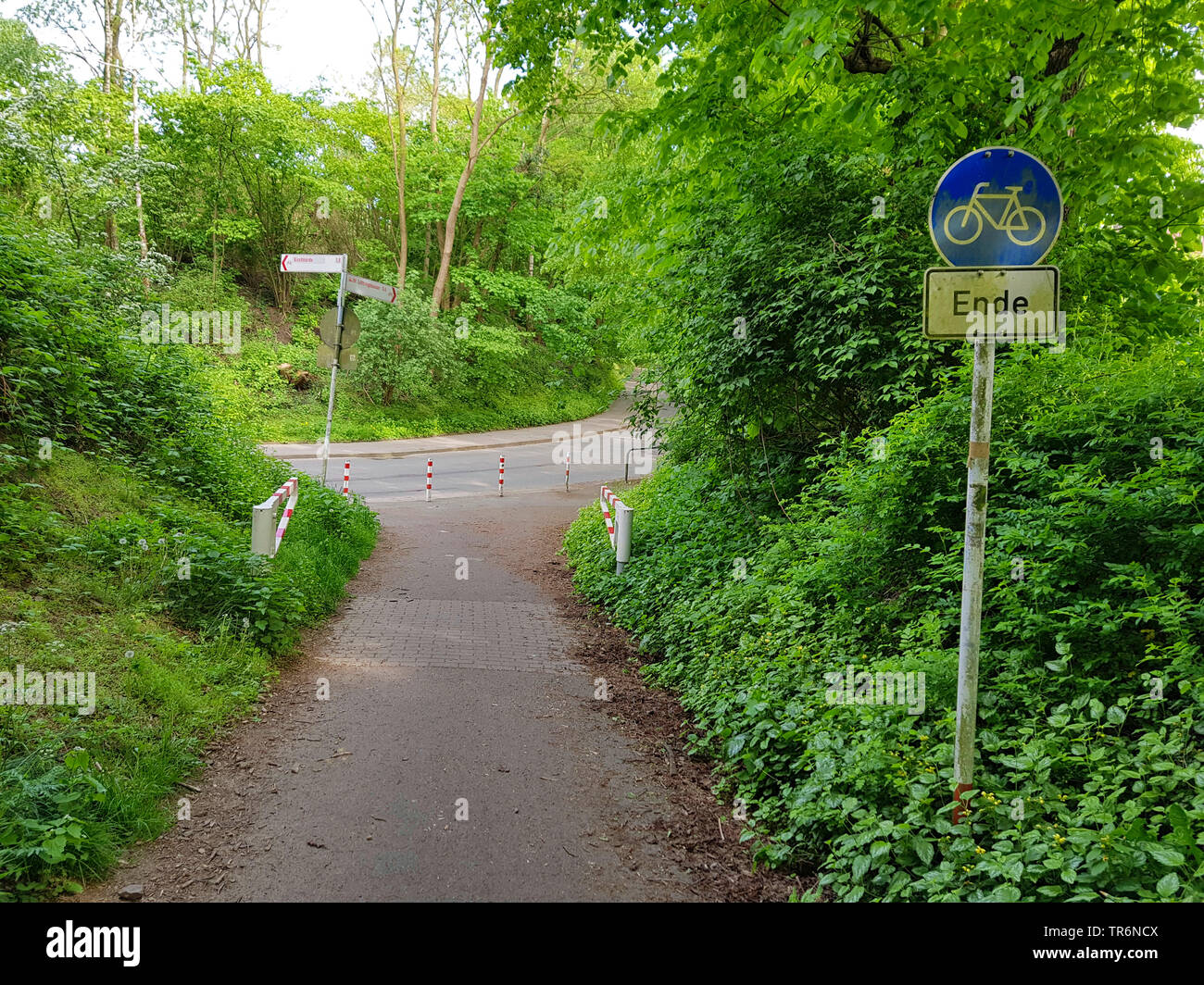 End to end cycle hi-res stock photography and images - Alamy