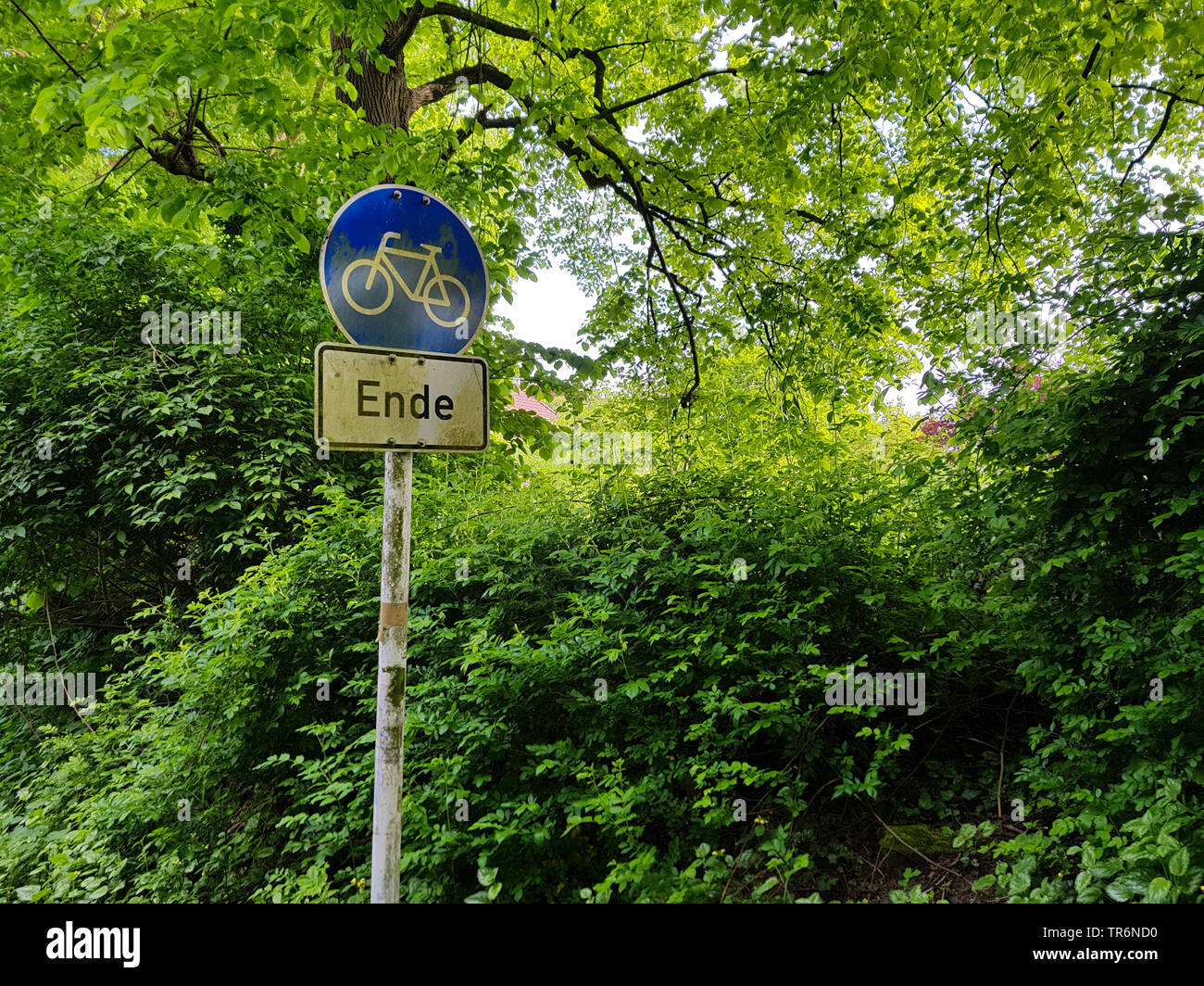 End to end cycle hi-res stock photography and images - Alamy