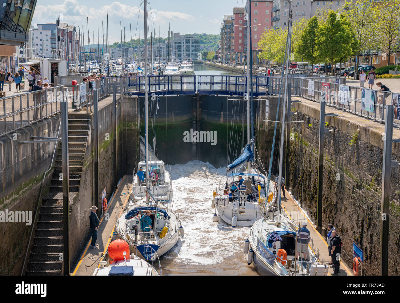 Lock gates hi-res stock photography and images - Alamy