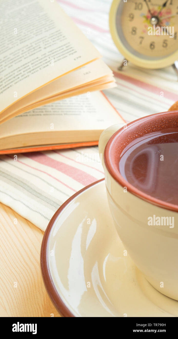 Circle time reading school hi-res stock photography and images - Alamy