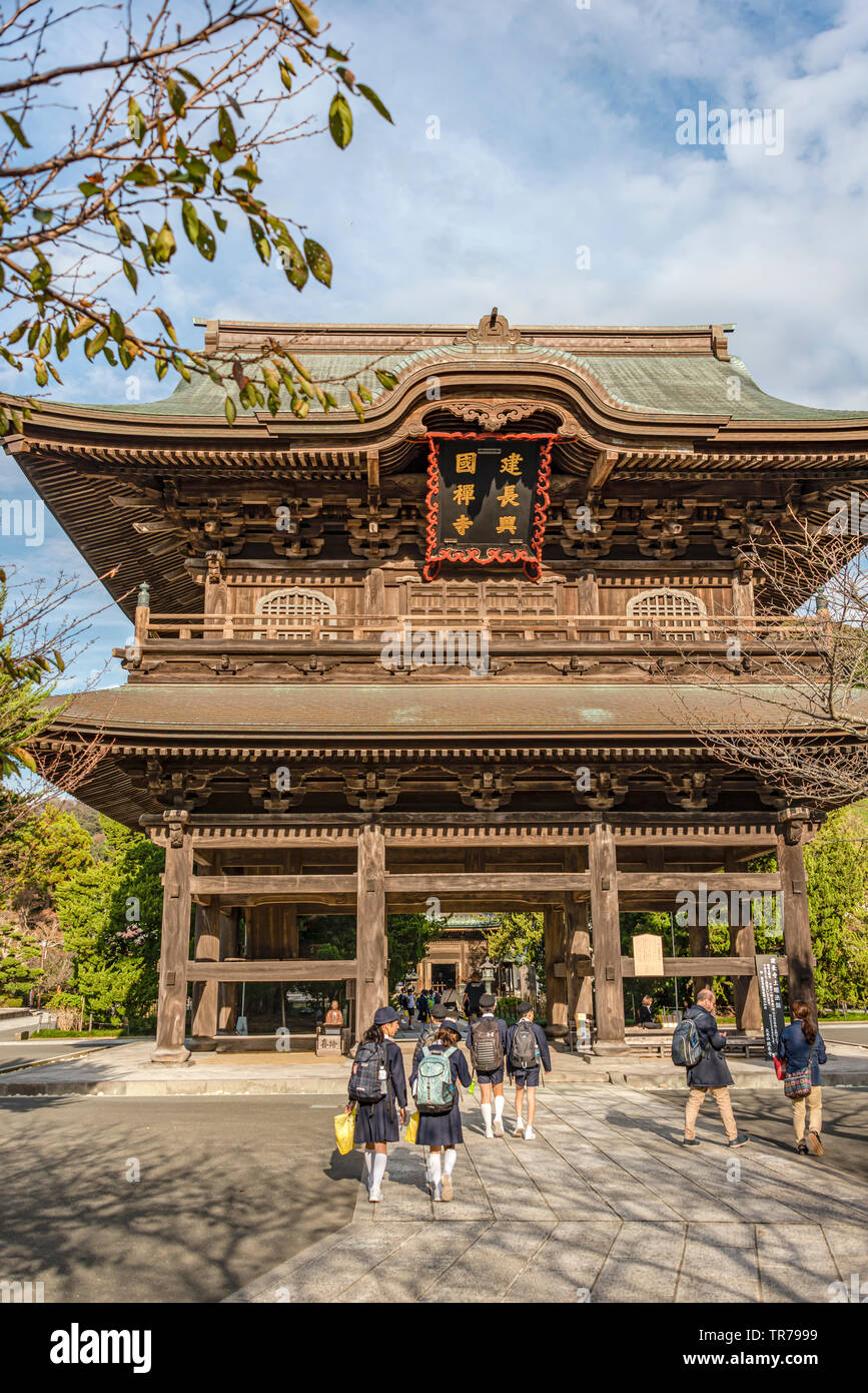 Sanmon Shrine at Kencho-ji Temple, Kamakura, Japan Stock Photo - Alamy