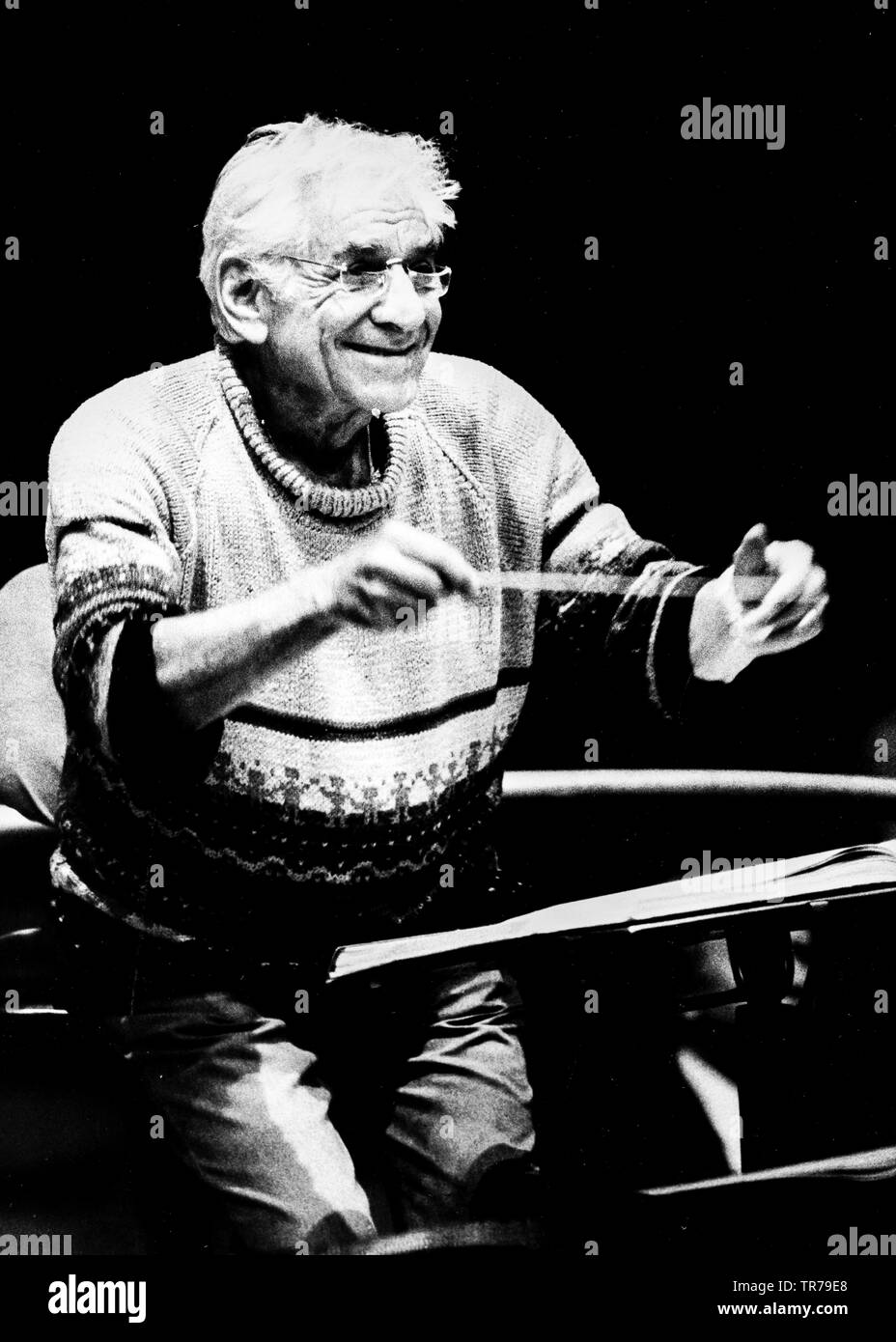 Conductor leonard bernstein Black and White Stock Photos & Images - Alamy