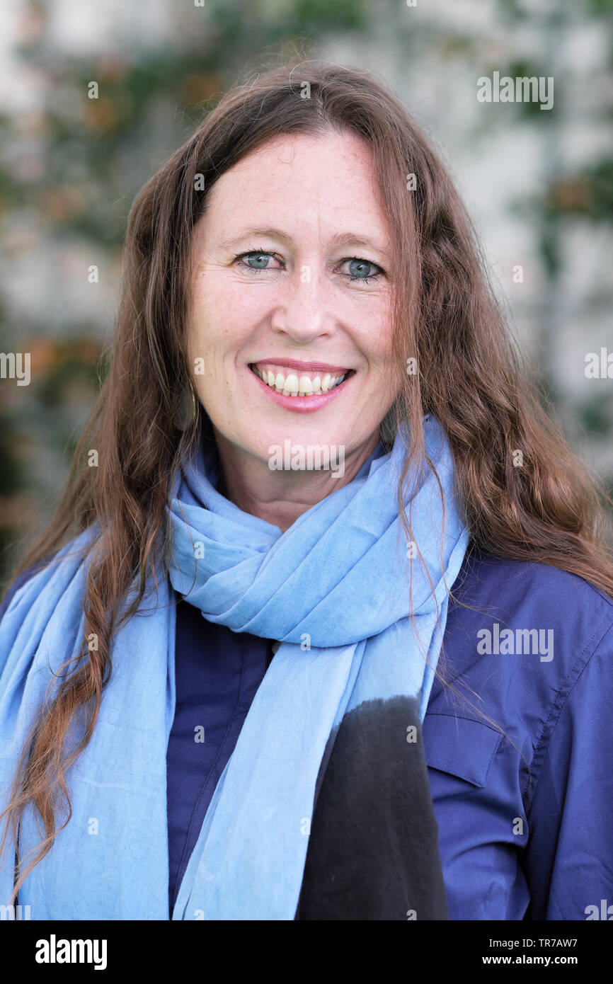 Bbc tv presenter hi-res stock photography and images - Alamy