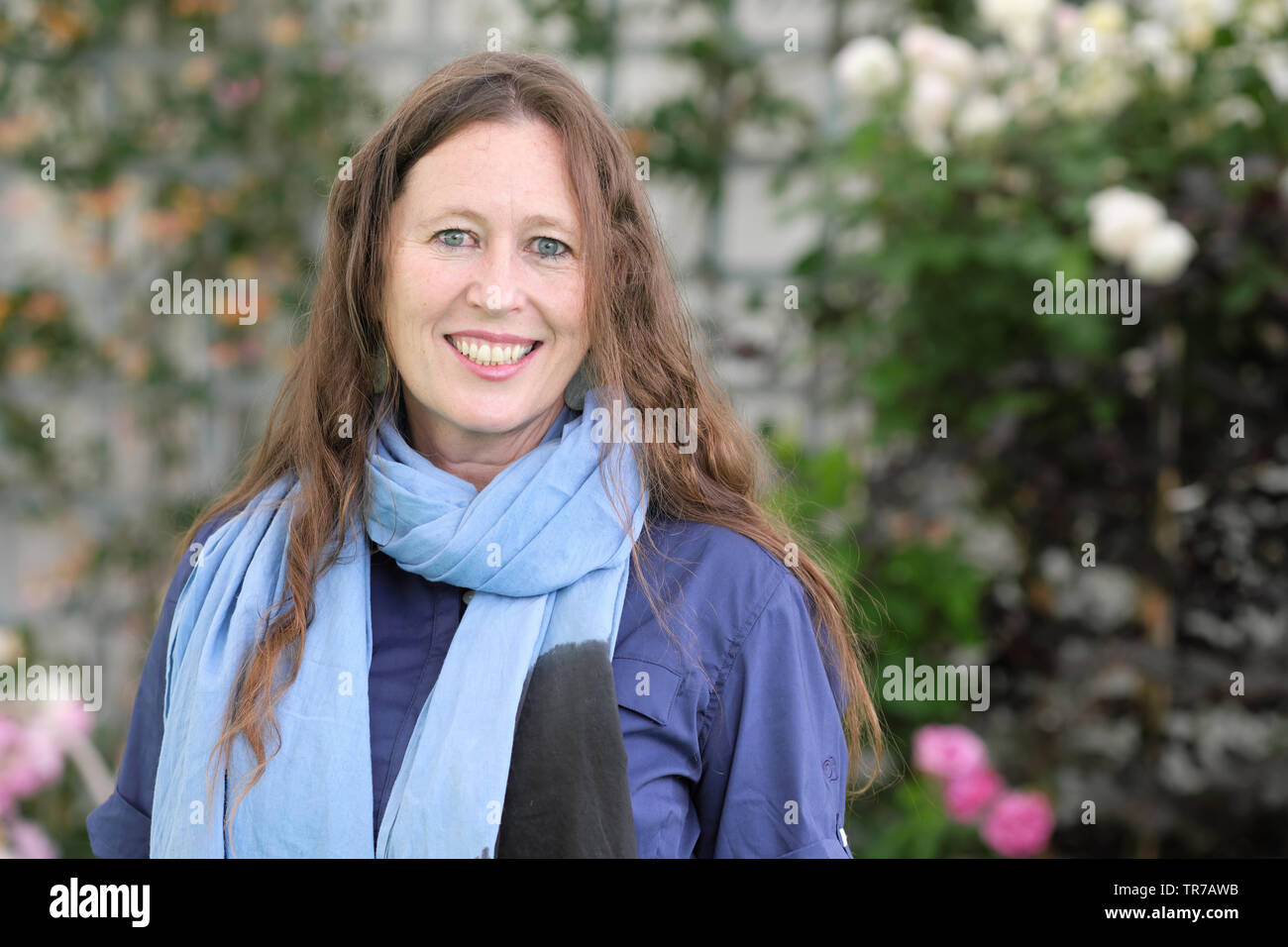 Bbc tv presenter hi-res stock photography and images - Alamy