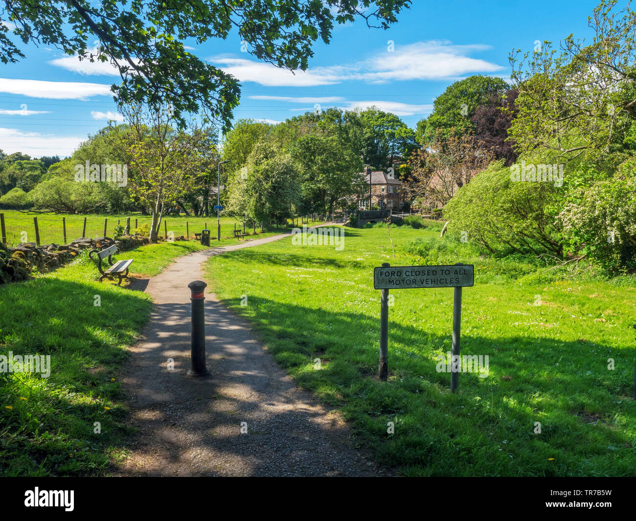 Know ford closed sign hi-res stock photography and images - Alamy