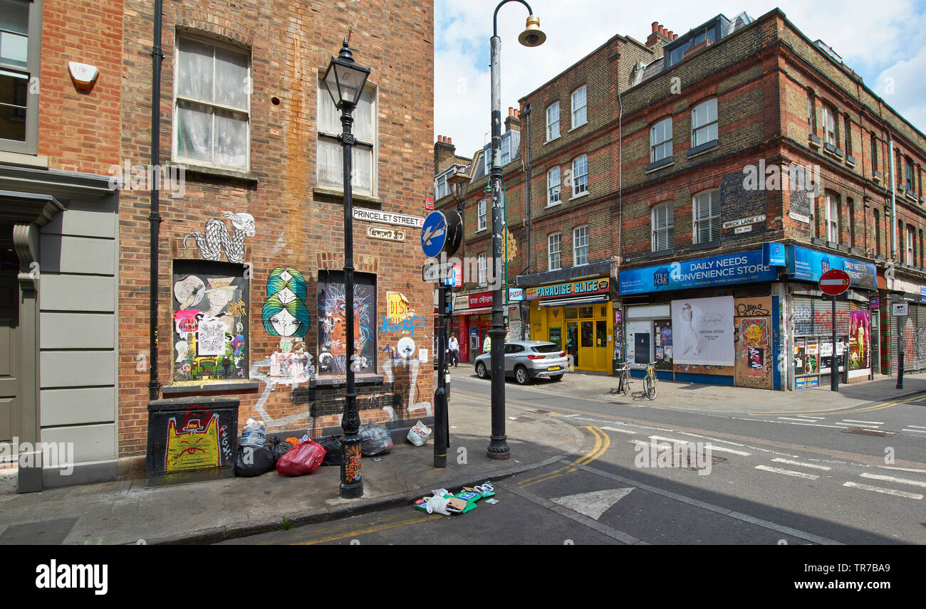LONDON SPITALFIELDS BRICK LANE THE MAIN STREET AND SHOPS AND PRINCELET ...