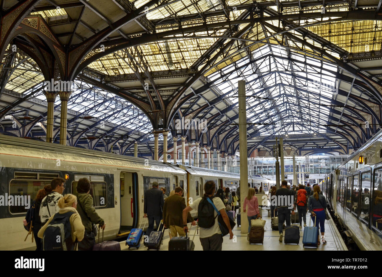 London underground train side view hi-res stock photography and images ...