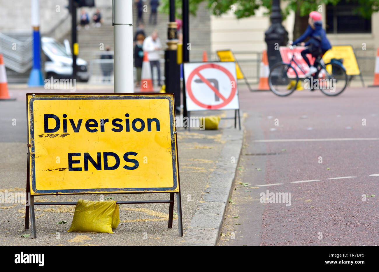 London, England, UK. Diversion Ends sign in the Mall, central London ...