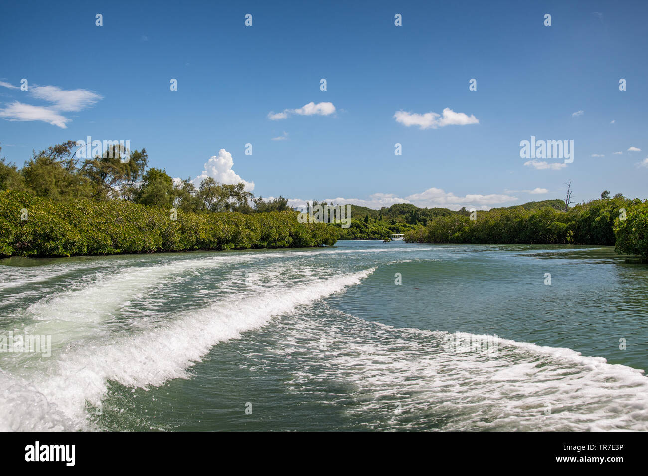 Boat wake river ocean hi-res stock photography and images - Alamy