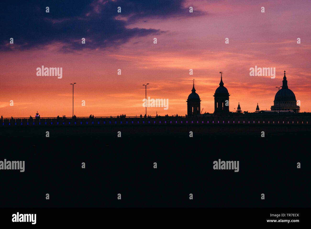 London skyline sunset hi-res stock photography and images - Alamy