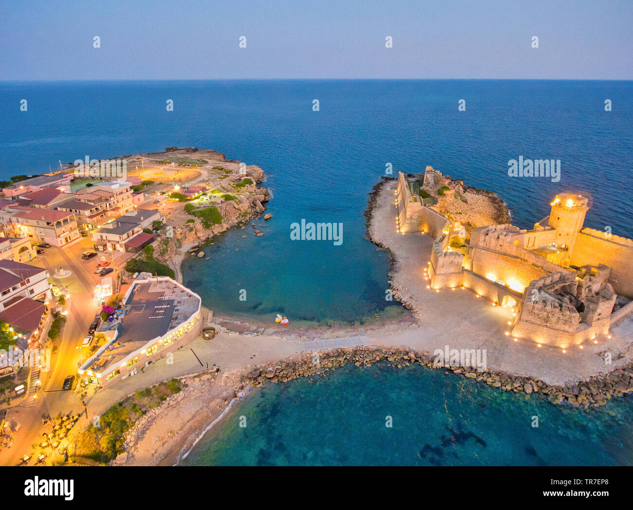 Aragonese Fortress at night, Mediecal Castle in Calabria - Italy Stock ...