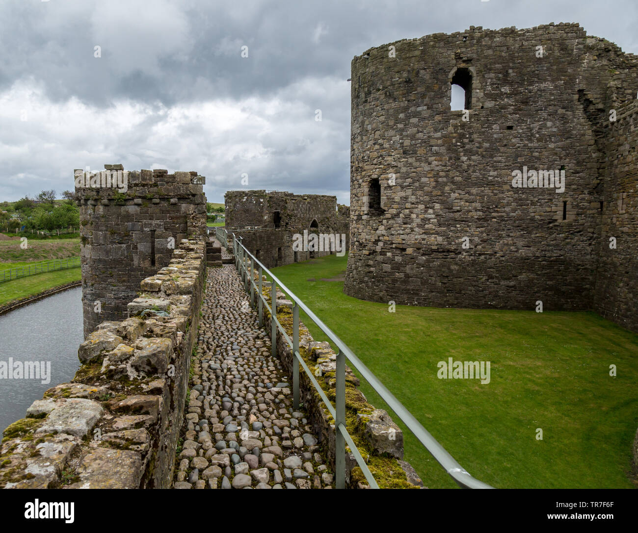 Beaumaris castle anglesey hi-res stock photography and images - Alamy