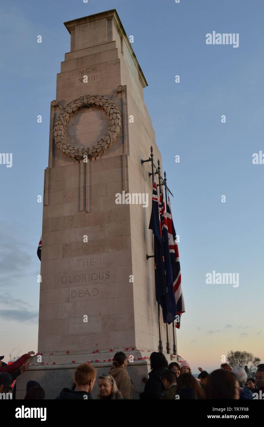 Anzac poppies hi-res stock photography and images - Alamy