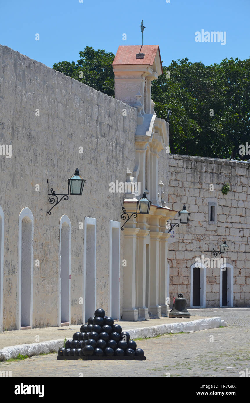 Morro Fortress in Havana Bay, an example of Spanish colonial defensive ...