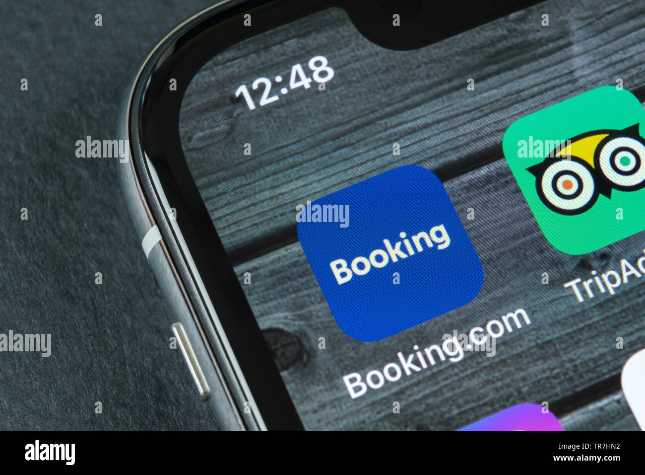 Book app apple logo hi-res stock photography and images - Alamy