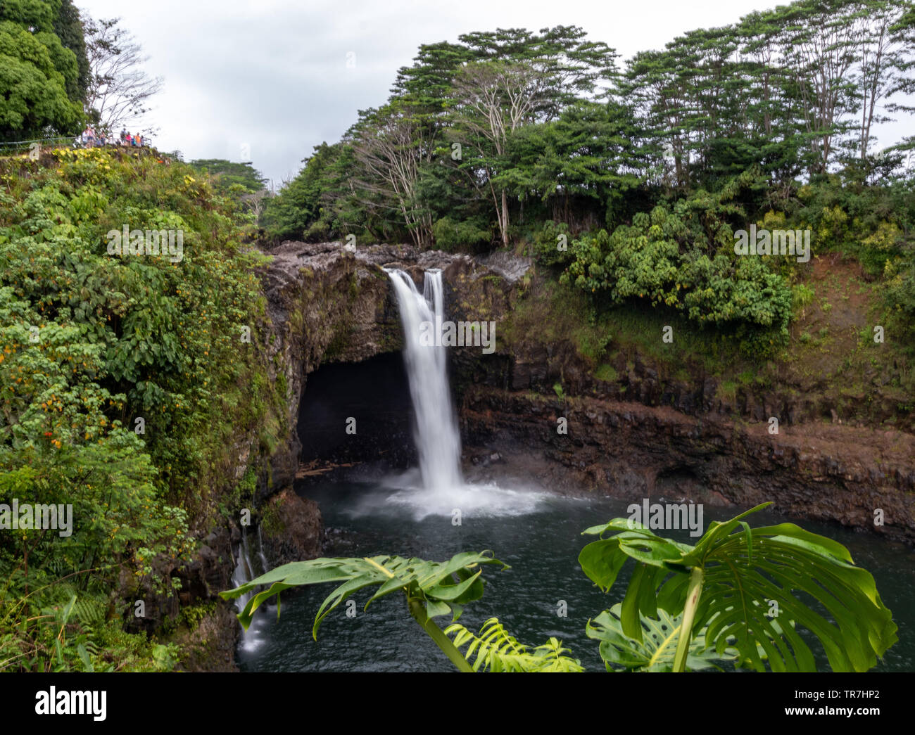 Large pool below the falls hi-res stock photography and images - Alamy