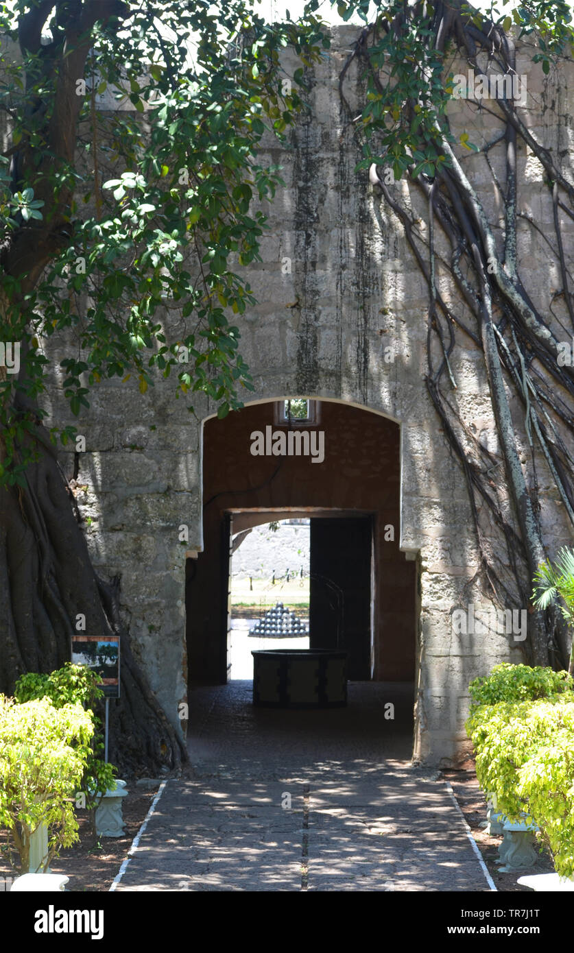 Morro Fortress in Havana Bay, an example of Spanish colonial defensive ...