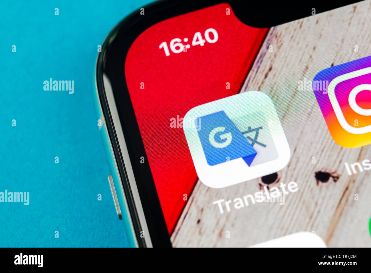Google translate phone app hi-res stock photography and images - Alamy