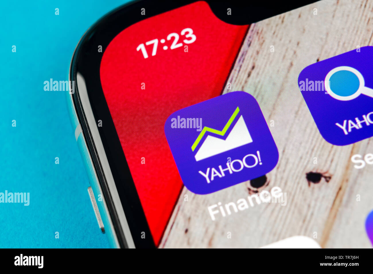 Yahoo finance icon hi-res stock photography and images - Alamy