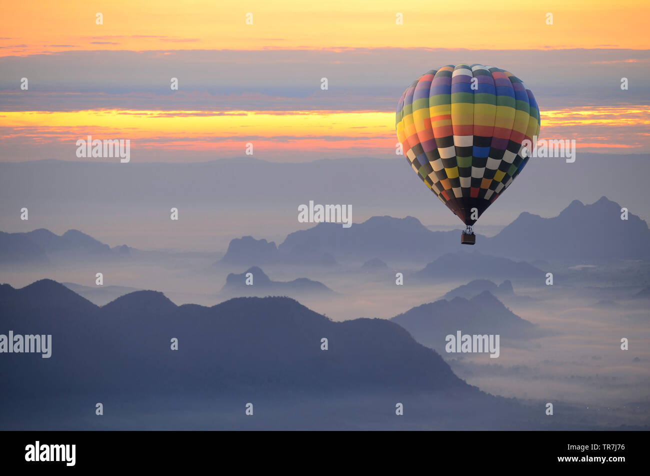 Hot air balloon over the sea of mist Stock Photo - Alamy
