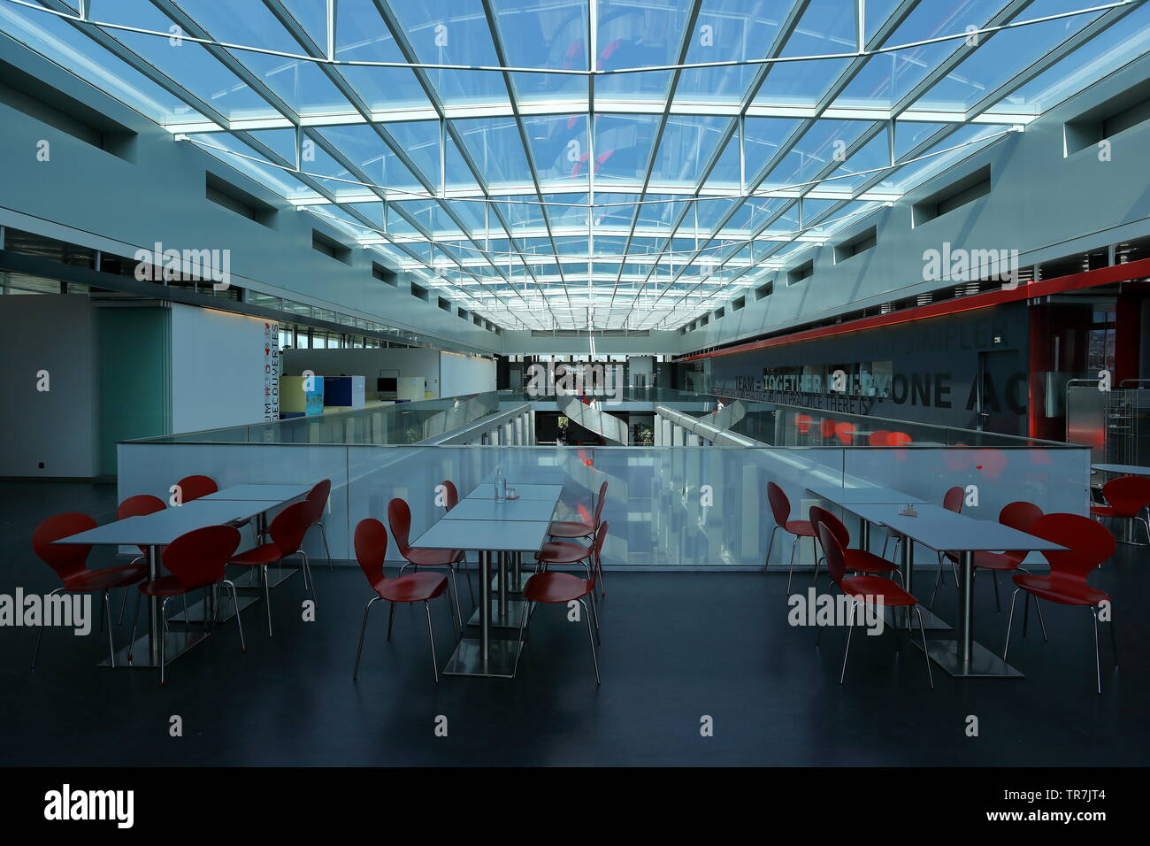 The Ecole polytechnique fédérale de Lausanne (EPFL), the research ...