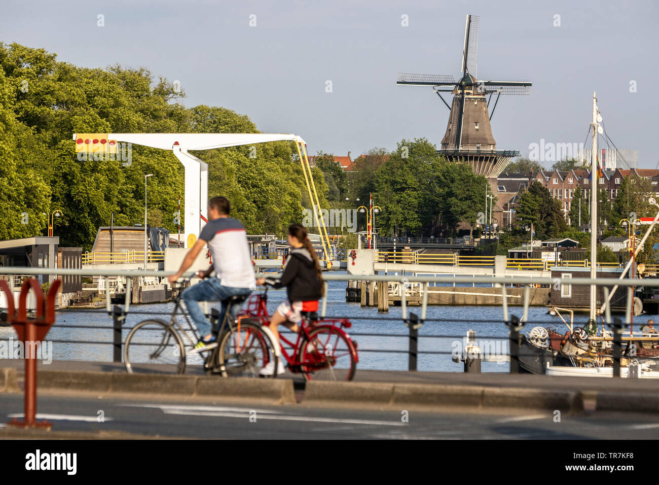Amsterdam, the Netherlands, cycle path, on the Prins Hendrikkade, De ...