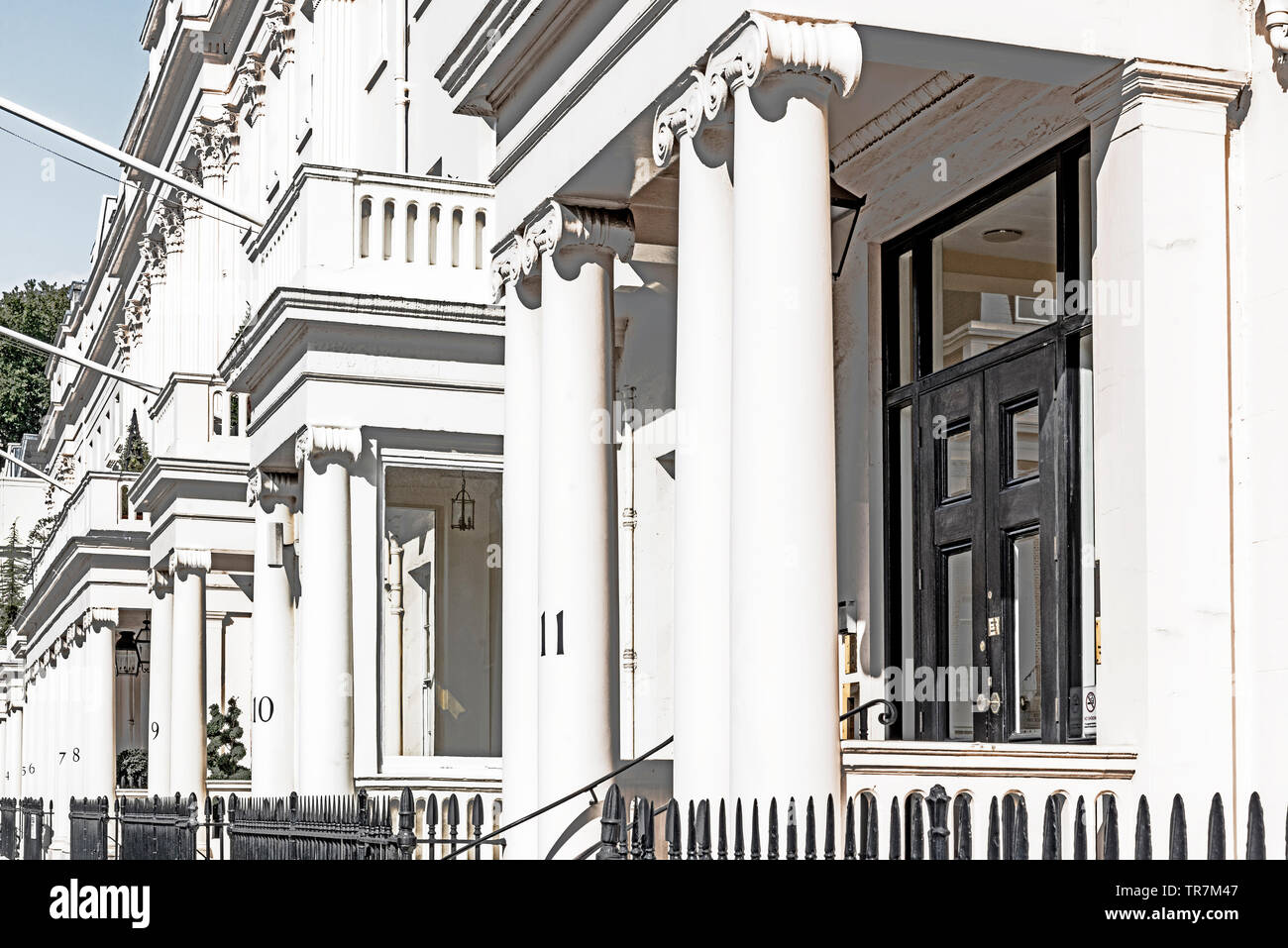 Luxury housing london belgravia hi-res stock photography and images - Alamy