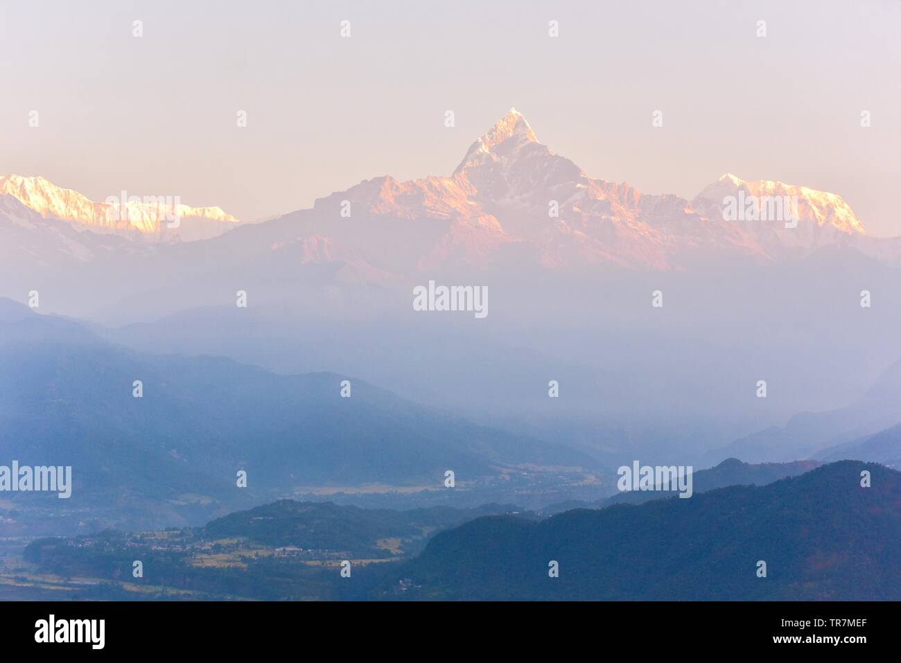 Machhapuchhre hi-res stock photography and images - Alamy