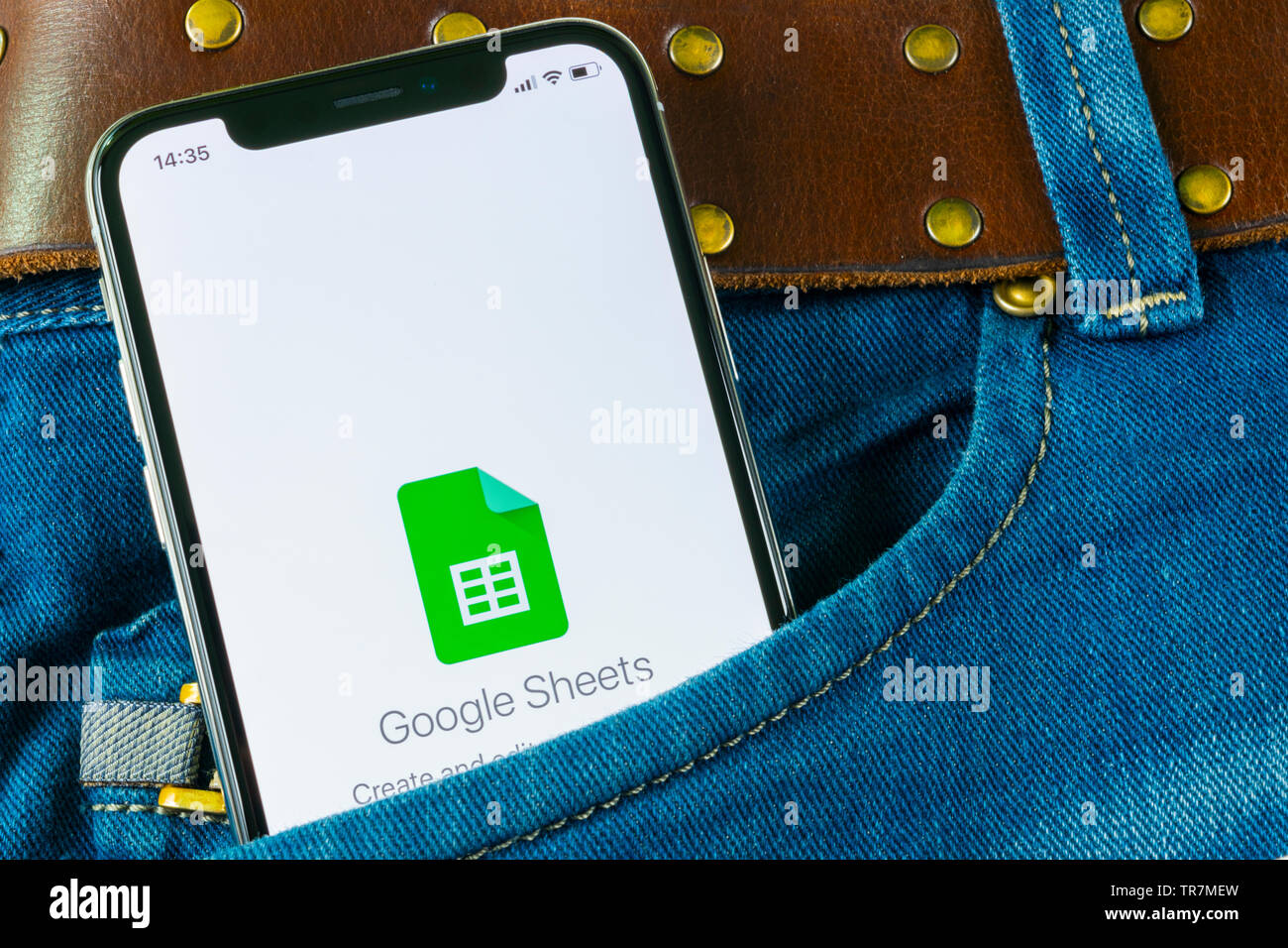 Google sheets logo hi-res stock photography and images - Alamy