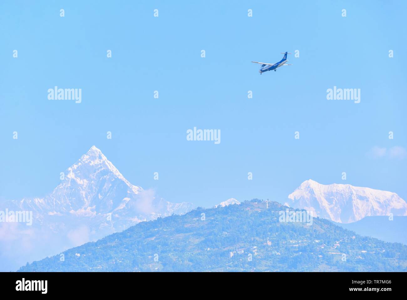 Mt. Everest Airplane Flight Flying in Blue Sky at High Altitude Stock ...