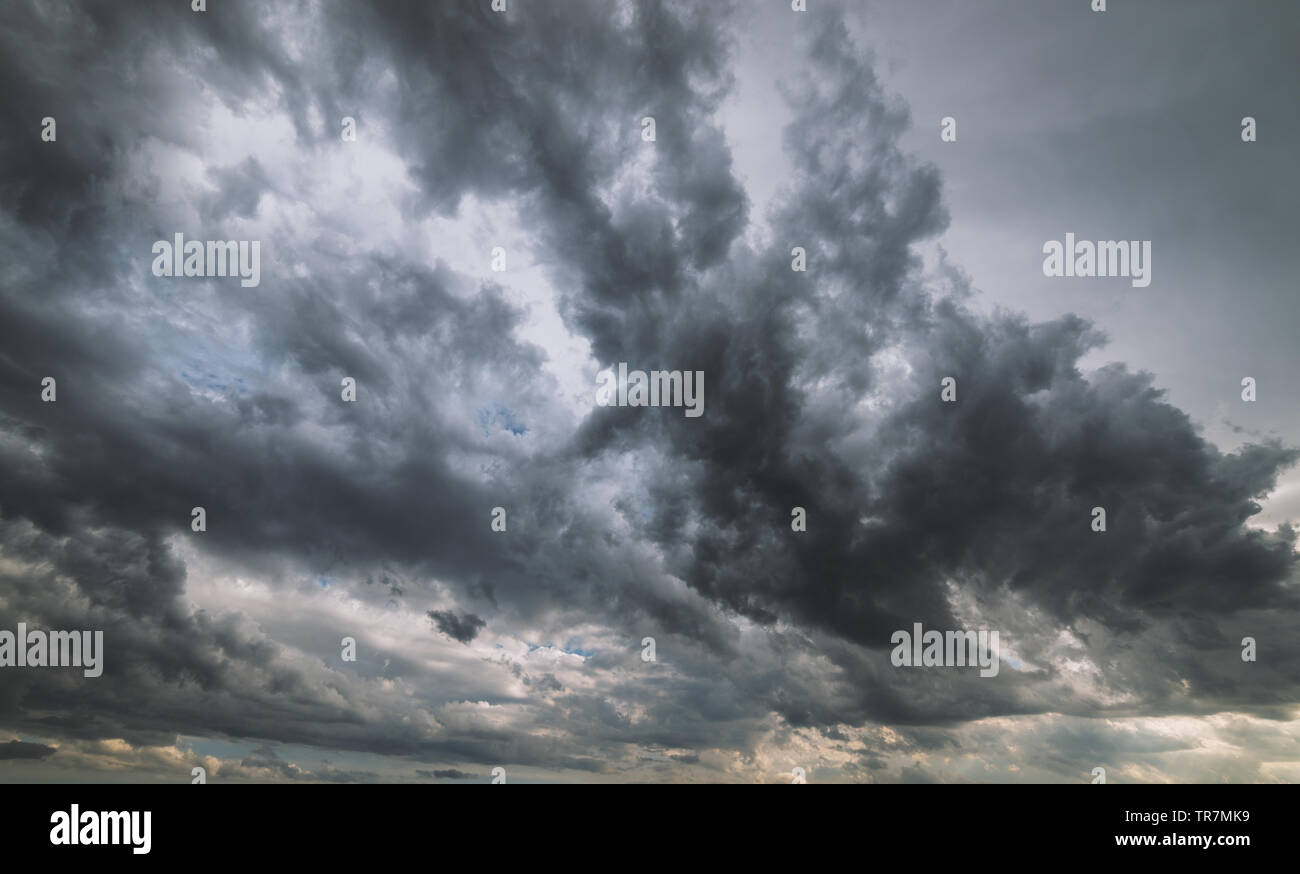 Dramatic sky with dark clouds - nature background Stock Photo - Alamy