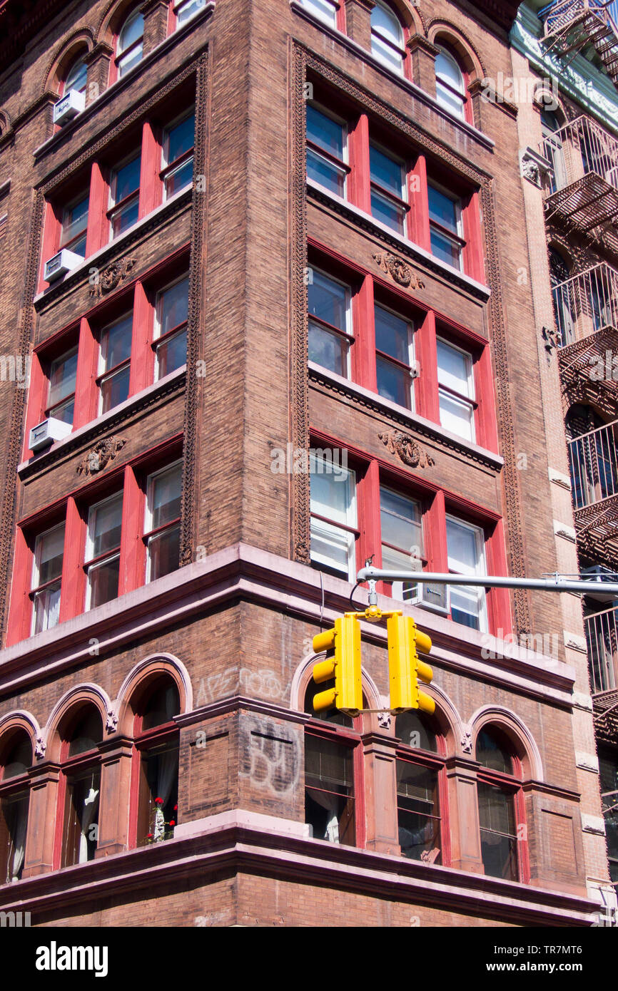 Old tenement building nyc hi-res stock photography and images - Alamy