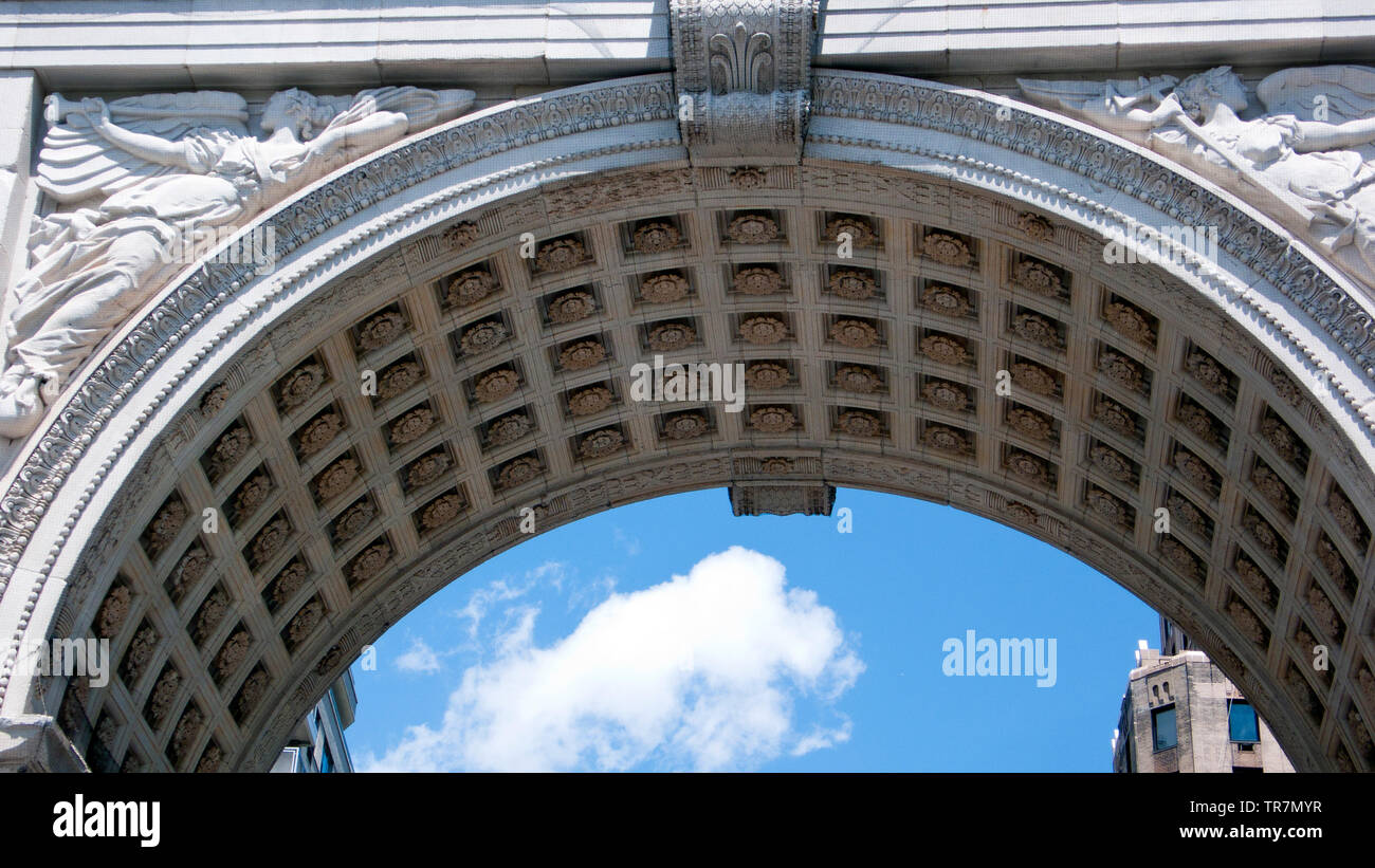 Square built structure hi-res stock photography and images - Alamy