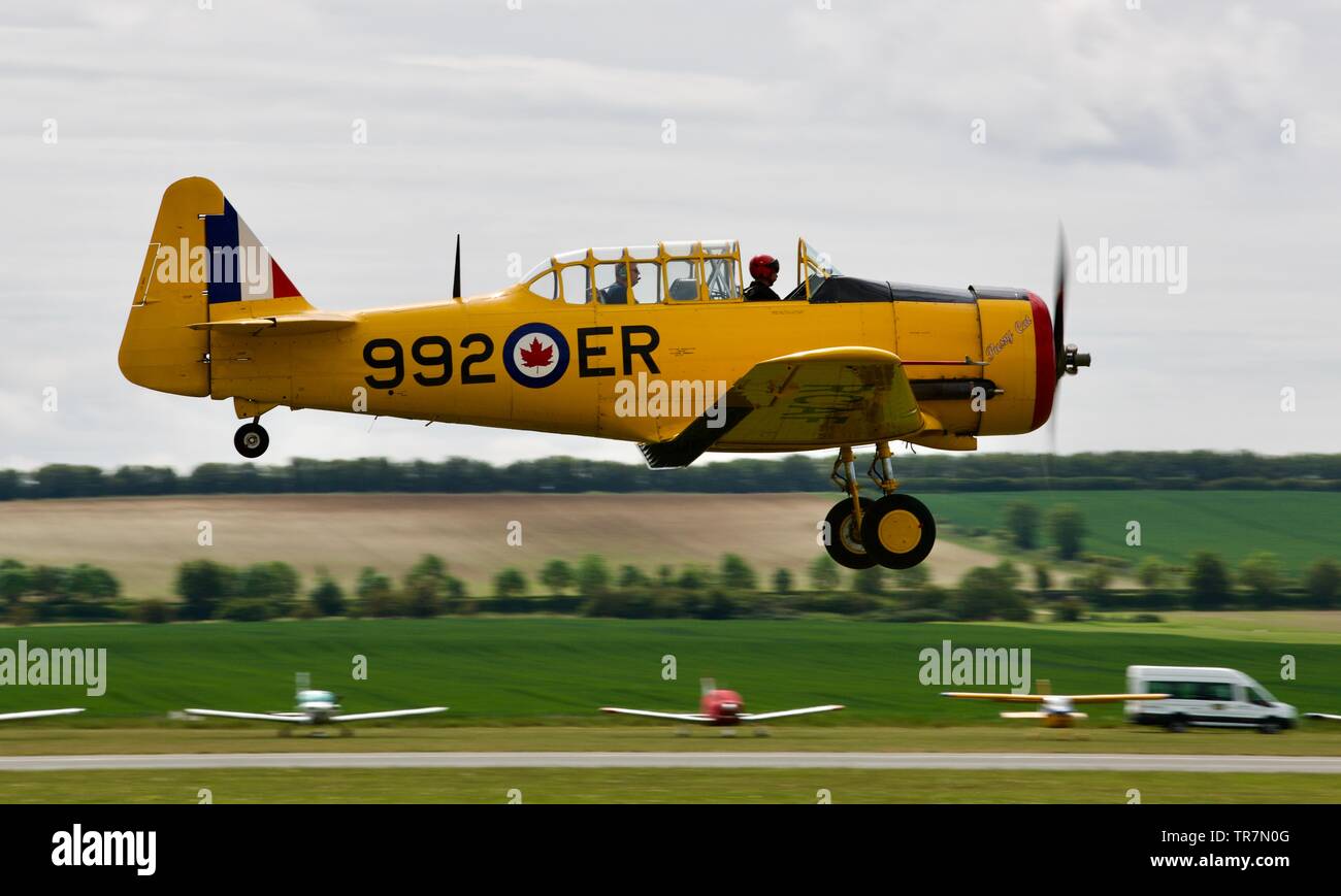 RCAF Noorduyn AT-16 Harvard IIB G-BDAM 'ER-992' Stock Photo - Alamy